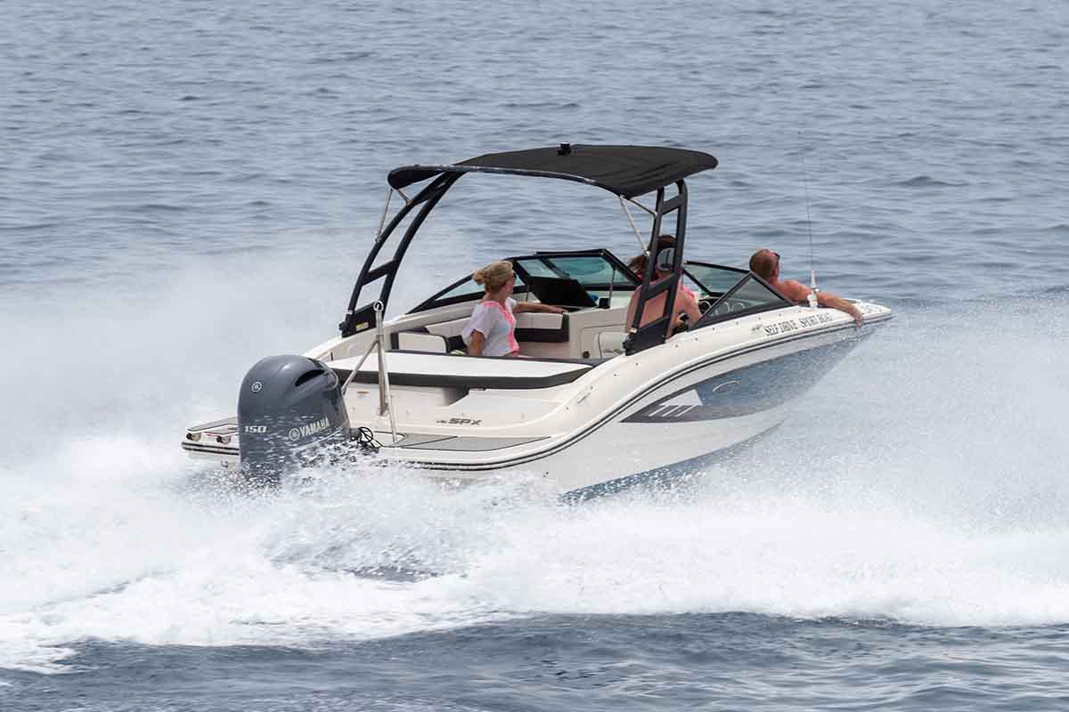 How Many People Can a Bowrider Seat? [Chart] - boatreviewbank.com